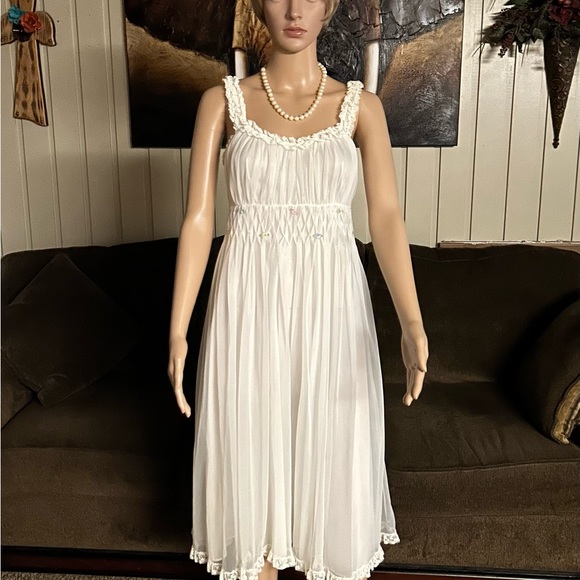 Gotham | Intimates & Sleepwear | Gotham 95s Medium White Chiffon ...